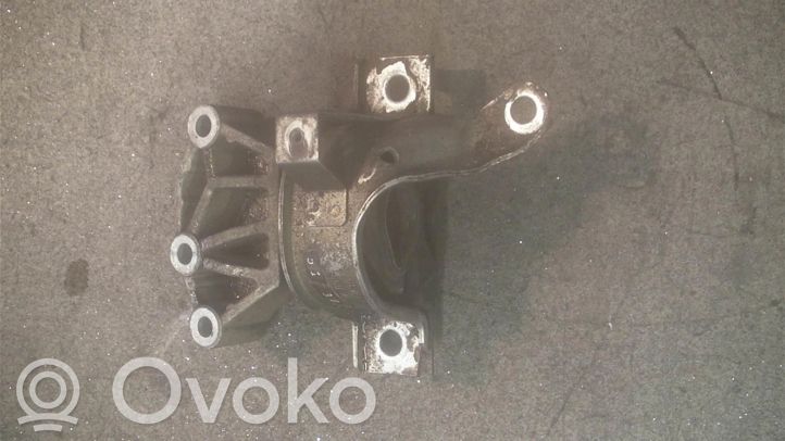 0000051730868 Fiat 500 Engine mount bracket, 48.17 € | RRR