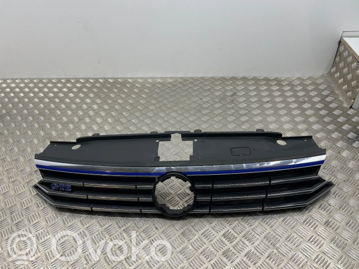 3G0853653B Volkswagen PASSAT B8 Front grill, 50.00 € | RRR