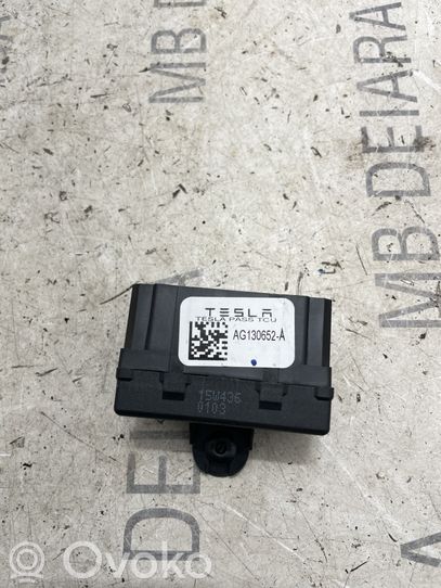 AG130652 Tesla Model S Seat heating relay, 300.00 € | RRR