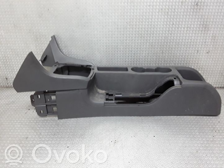 4M5XA04584AW Ford Focus Center console, 10.00 € | RRR