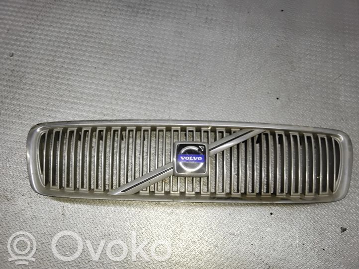 9190385 Volvo V70 Front bumper upper radiator grill, 10.00 € | RRR