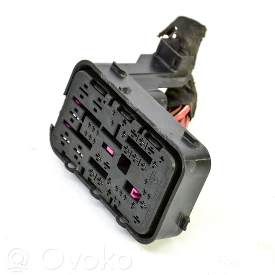 1K0937700B Volkswagen PASSAT B6 Fuse module, 15.35 € | RRR