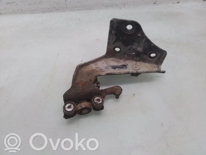 Citroen Berlingo Sliding door lower roller guide/hinge, 6.00 € | RRR
