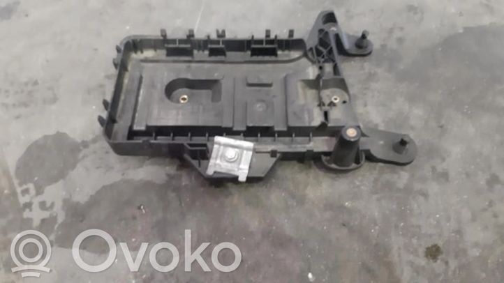 1K0915333 Volkswagen Tiguan Battery box tray, 25.00 € | RRR