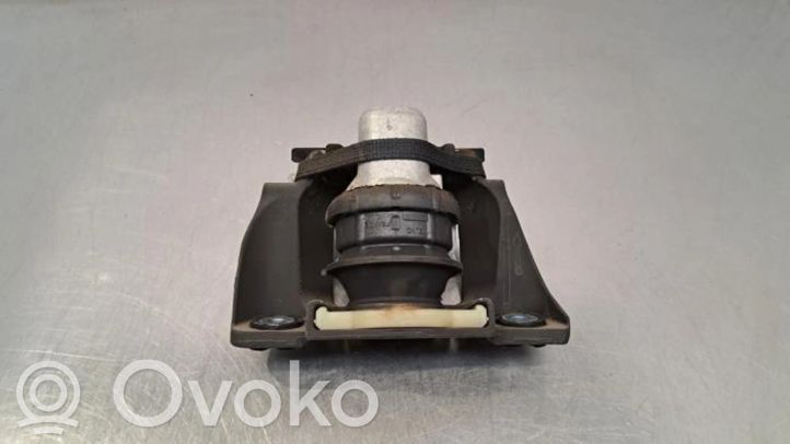 31686887 Volvo V60 Engine mount bracket, 68.37 € | RRR