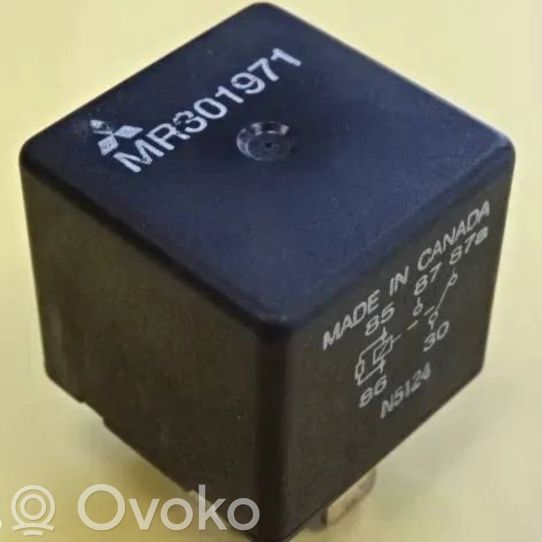 MR301971 Mitsubishi Pajero Other relay, 7.06 € | RRR