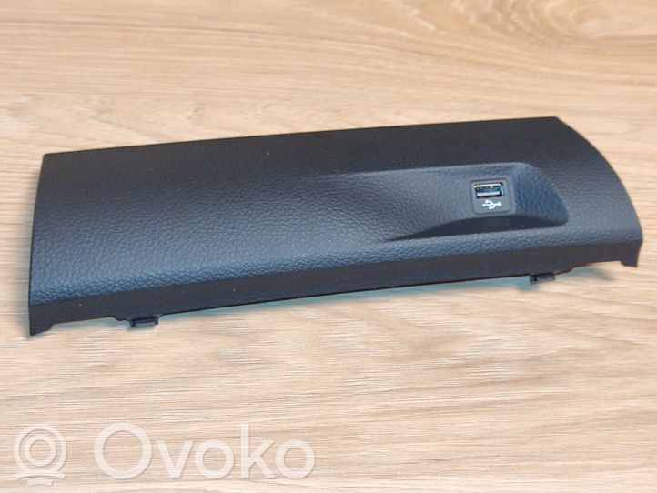 9364955 BMW 3 F30 F35 F31 Connettore plug in USB, 20.00 € | OVOKO