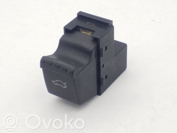 1J0959831A Volkswagen PASSAT B5.5 Tailgate opening switch, 5.00 € | RRR