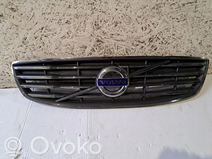 VOLVO Volvo V70 Front bumper upper radiator grill, 310.59 € | RRR