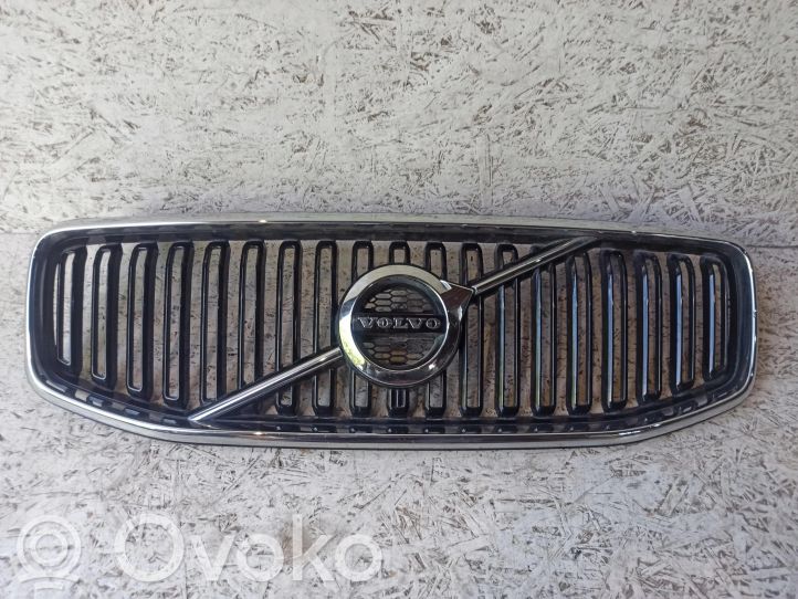 Volvo XC60 Front bumper upper radiator grill, 98.82 € | RRR