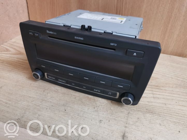 1Z0035161F Skoda Octavia Mk2 (1Z) Radio/CD/DVD/GPS head unit, 20.00 € | RRR