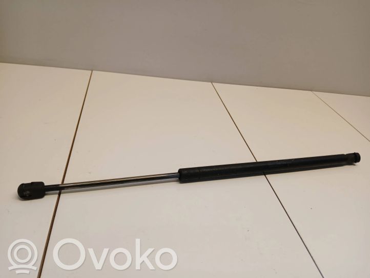 Toyota Corolla Verso AR10 Tailgate/trunk strut/damper, 5.00 € | RRR
