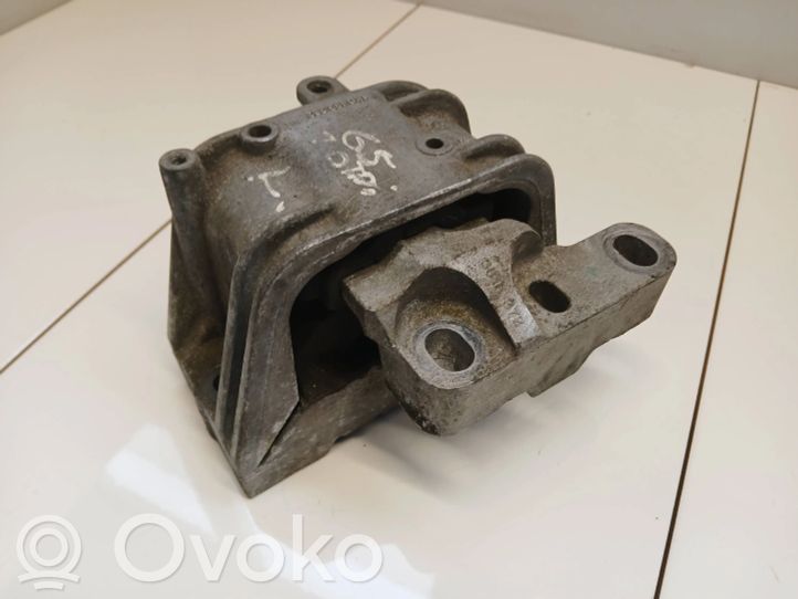 1K0199262 Volkswagen Golf V Engine mount bracket, 13.00 € | RRR