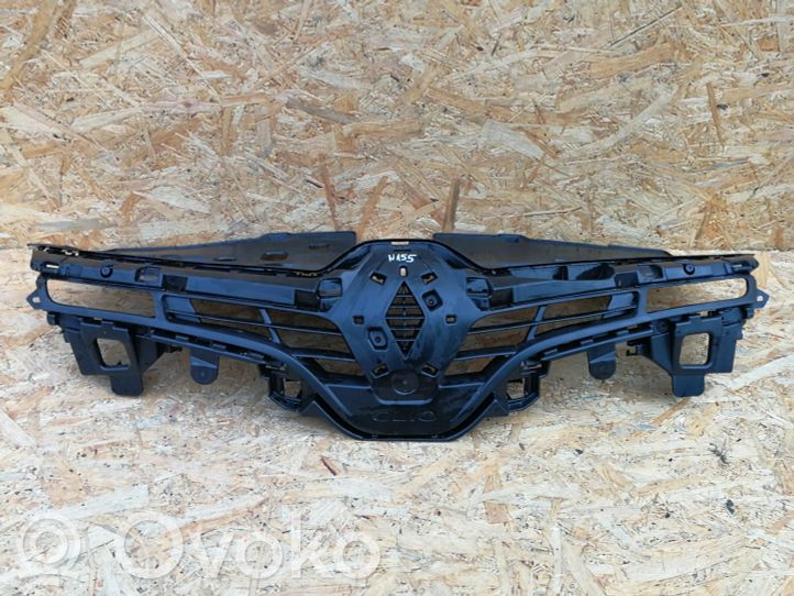 622563184R Renault Clio IV Front bumper upper radiator grill, 42.35 € | RRR