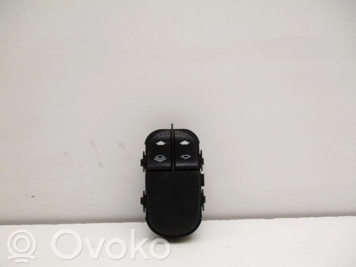 Ford Focus Electric window control switch, 22.00 € | RRR