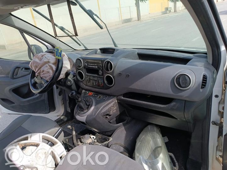 Peugeot Partner Radio/CD/DVD/GPS head unit, 56.81 € | RRR