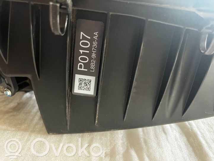 L8B29H736AA Land Rover Defender Air filter box, 250.00 € | RRR