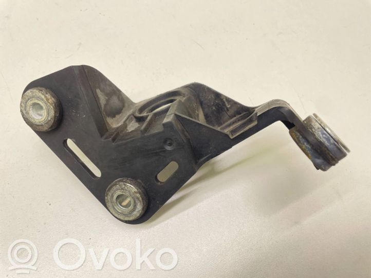 1K0711789 Skoda Octavia Mk2 (1Z) Gear shift cable bracket, 30.00 € | RRR