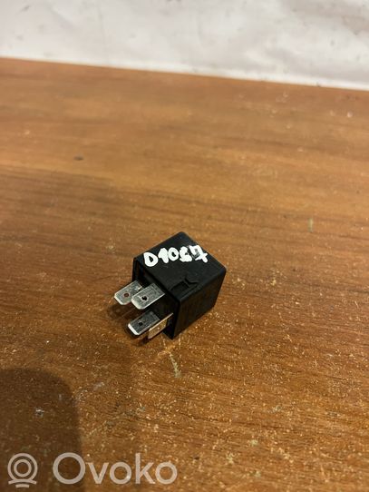 A0025421319 Mercedes-Benz SL R129 Other relay, 10.00 € | RRR