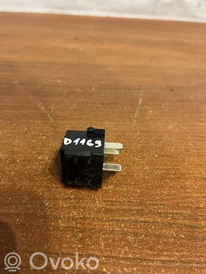 A0025421319 Mercedes-Benz SL R129 Other relay, 10.00 € | RRR