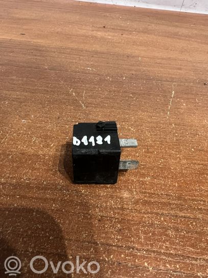 A0025421319 Mercedes-Benz SL R129 Other relay, 10.00 € | RRR