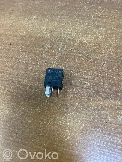 0035420219 Mercedes-Benz Sprinter W906 Other relay, 10.00 € | RRR