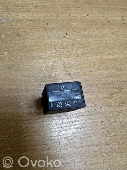 A0025428319 Mercedes-Benz E A207 Other relay, 13.00 € | RRR