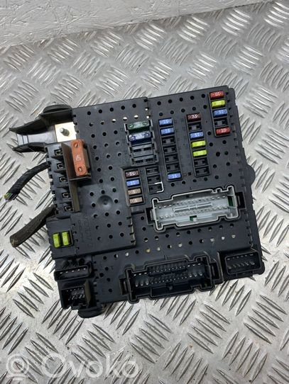 8676391 Volvo V70 Module de fusibles, 10.00 € | OVOKO