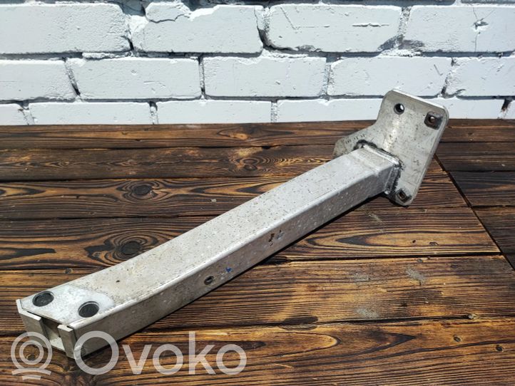 Jeep Cherokee Front bumper cross member, 50.00 € | RRR