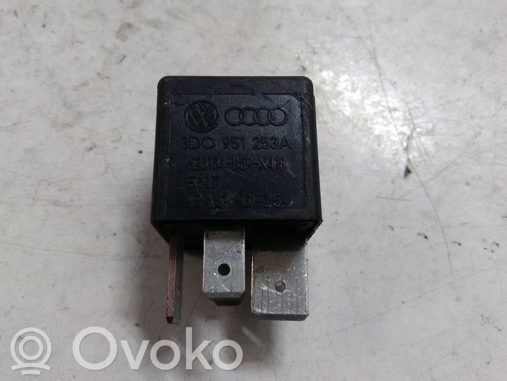 3D0951253A Volkswagen PASSAT B5.5 Other relay, 10.00 € | RRR
