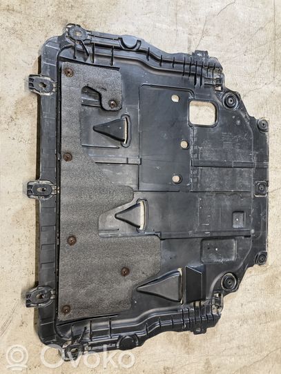 31440279 Volvo V40 Engine splash shield/under tray, 150.00 € | RRR