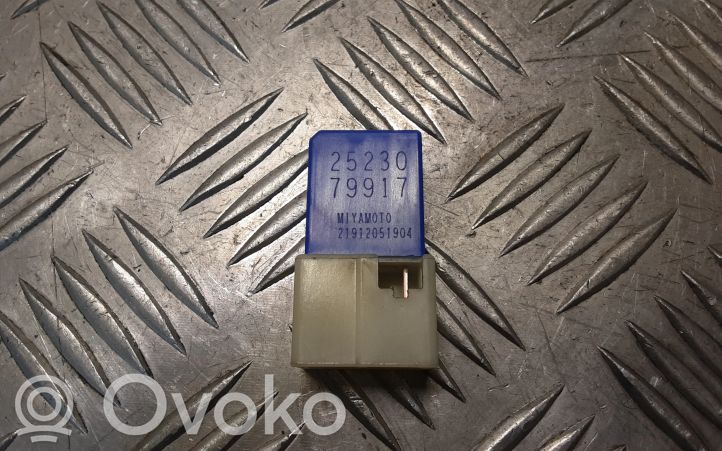 2523079917 Nissan Navara D23 Other relay, 15.00 € | RRR