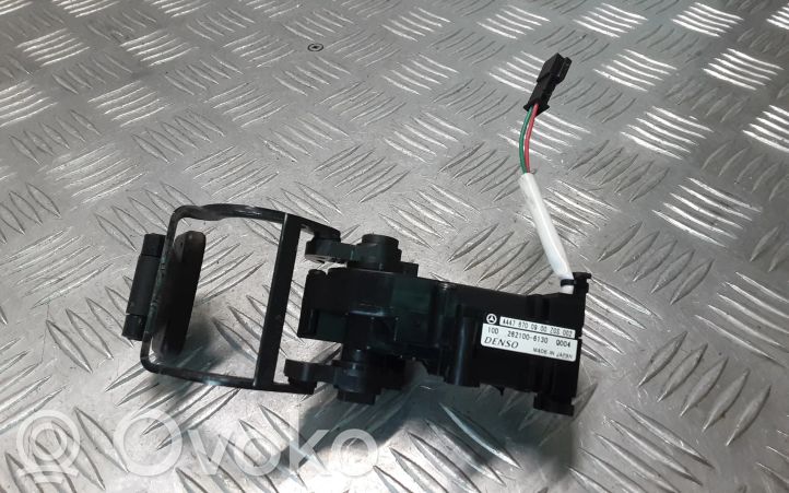 A4476700900 Mercedes-Benz Vito Viano W639 Vent window/glass motor, 40. ...