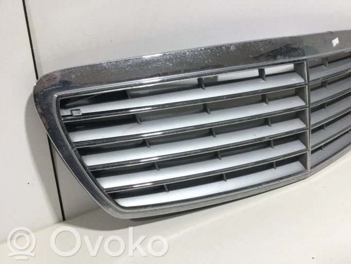 A2118800383 Mercedes-Benz E W211 Front grill, 20.00 € | RRR
