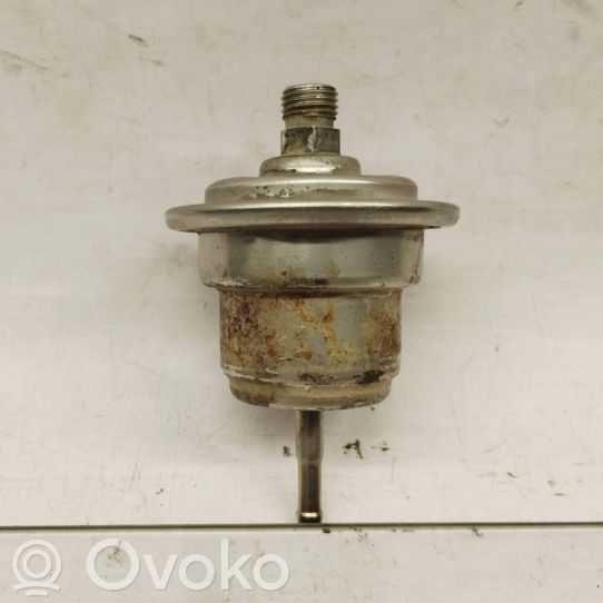 0004760621 Mercedes-Benz 190 W201 Fuel pressure regulator, 60.00 € | RRR