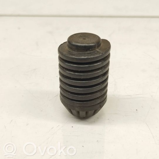 2019870440 Mercedes-Benz E W124 Other engine bay part, 5.00 € | RRR