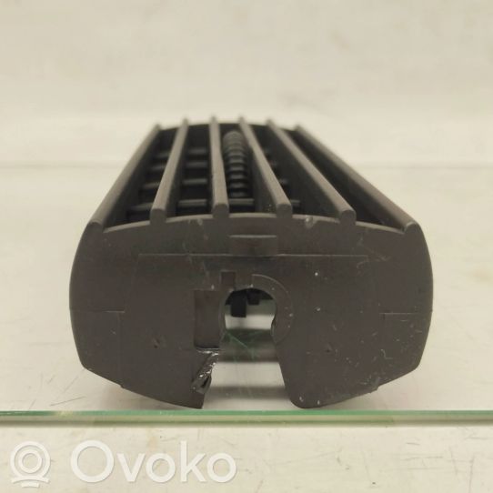 2018310142 Mercedes-Benz 190 W201 Dash center air vent grill, 20.00 € | RRR