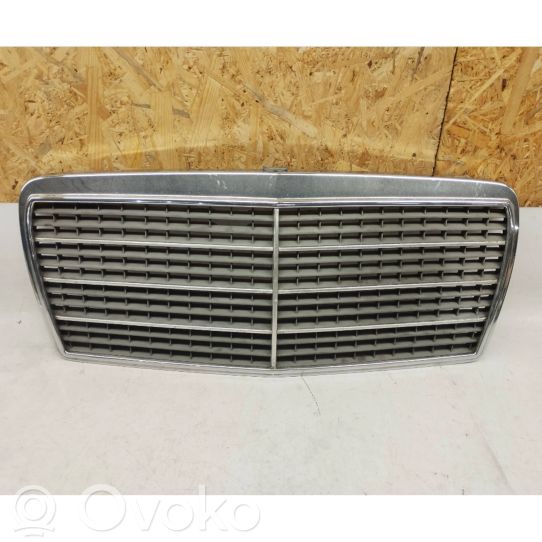 1248800983 Mercedes-Benz E W124 Grille de calandre avant, 70.00 € | OVOKO