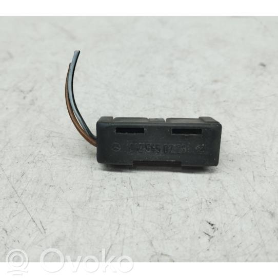 0125450728 Mercedes-Benz E W124 Other engine bay part, 5.00 € | RRR