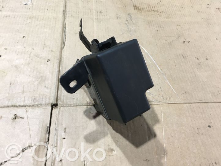 1879001034 Hyundai i40 Boîte à fusibles relais, 9.00 € | OVOKO