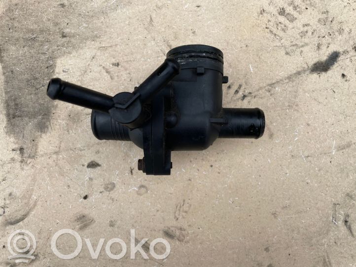 W584A Ford Mondeo Mk III Engine coolant pipe/hose, 15.00 € | RRR