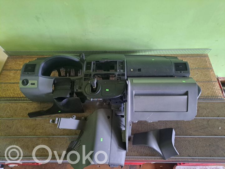 Volkswagen Multivan T5 Dashboard, 250.00 € | RRR