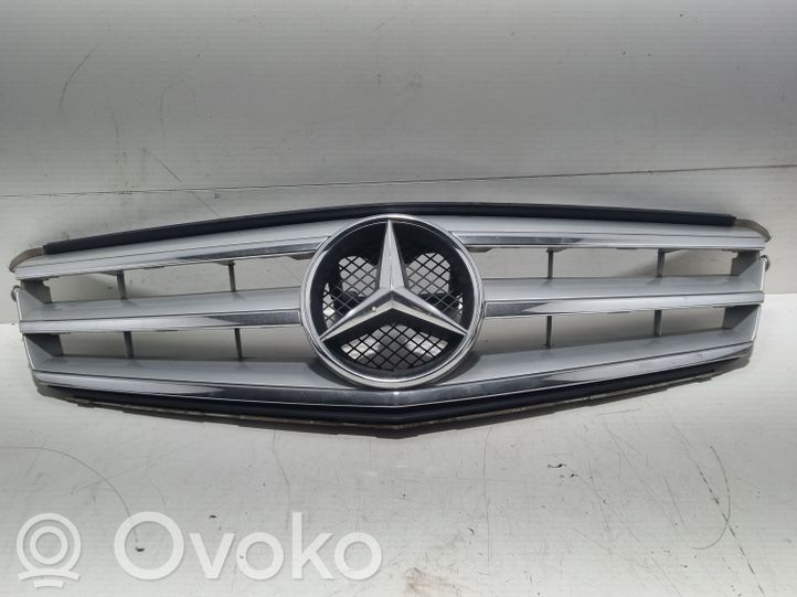 A2048800023 Mercedes-Benz C AMG W204 Grotelės viršutinės, 180.00 € | RRR