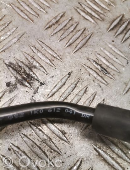 1k0612041 Volkswagen Golf VI Tuyau sous vide, 5.00 € | OVOKO