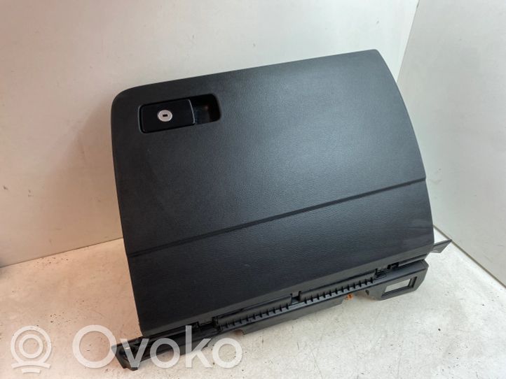 3G1857097N Volkswagen PASSAT B8 Glove box set, 40.00 € | RRR