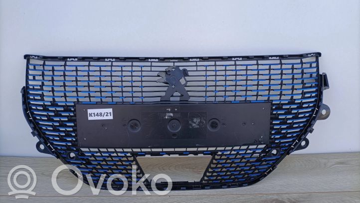 9831838880 Peugeot 208 Front bumper upper radiator grill, 21.18 € | RRR
