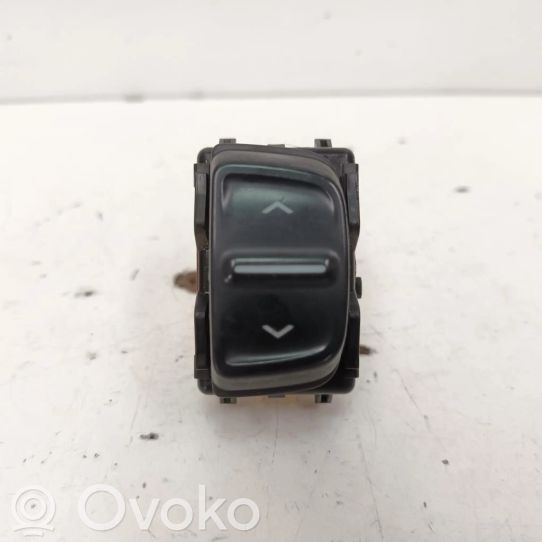 254214937R Renault Sandero I Electric window control switch, 14.06 € | RRR