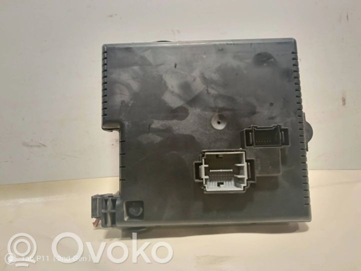 8676391 Volvo V70 Fuse module, 25.00 € | RRR
