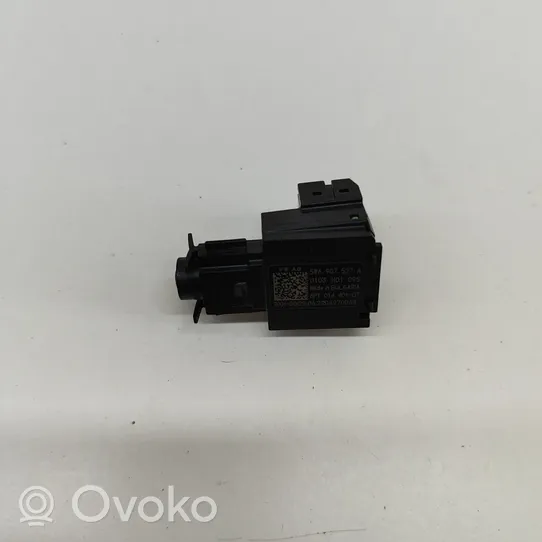 5WA907527A Volkswagen Golf VII Oil temperature sensor, 11.00 € | RRR