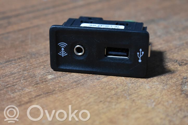 5G0035222 Volkswagen PASSAT B8 USB socket connector, 43.09 € | RRR